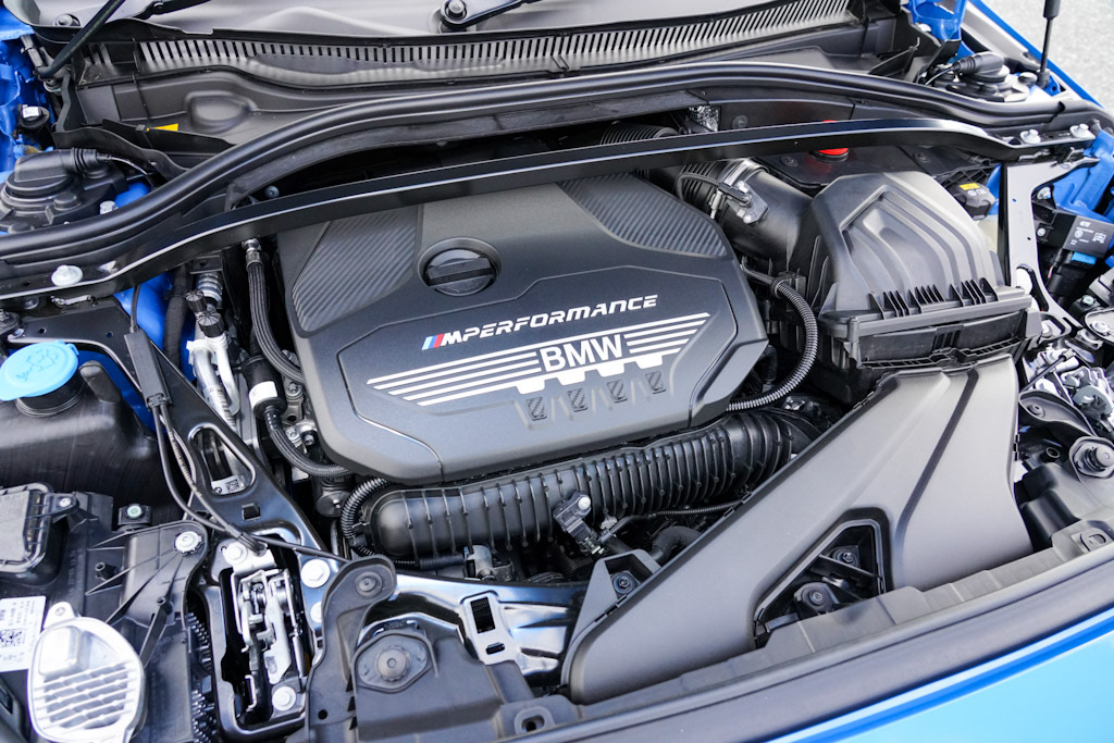 【新型BMW1シリーズ M135i xDrive チョイ乗り試乗レポ】306psでカッ飛べ！ | MOBY [モビー]
