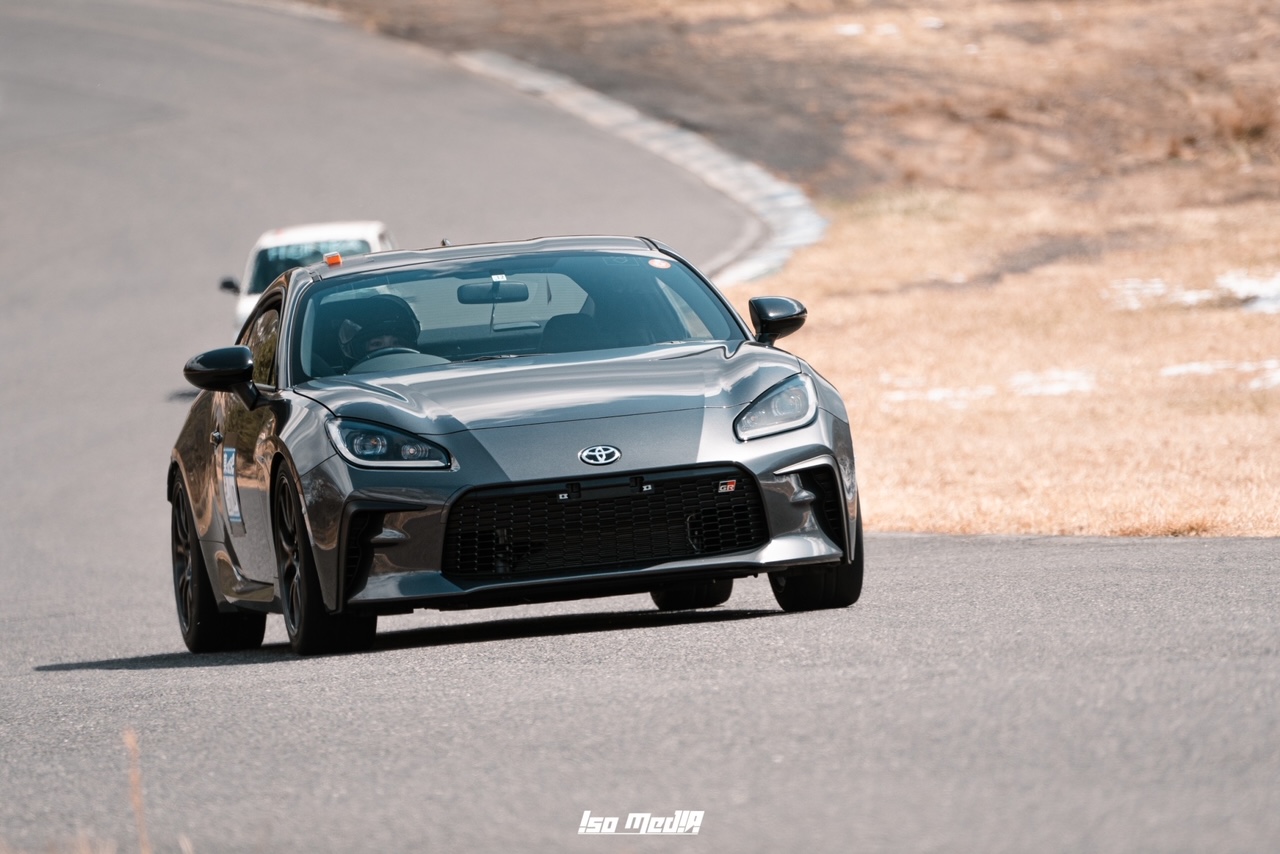 「洗車は毎週手洗いでしています！」GR86乗りのクールビューティ…こだわりスタイル＆メンテの大きな愛情♡ | MOBY [モビー]