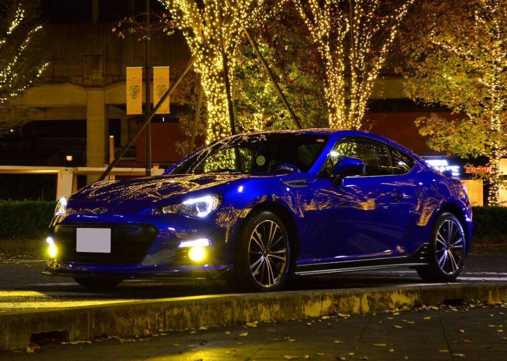 画像：「乗るなら絶対スポーツカー！」ファーストカーはBちゃん♡WRブルーBRZの美人ドライバー | MOBY [モビー]