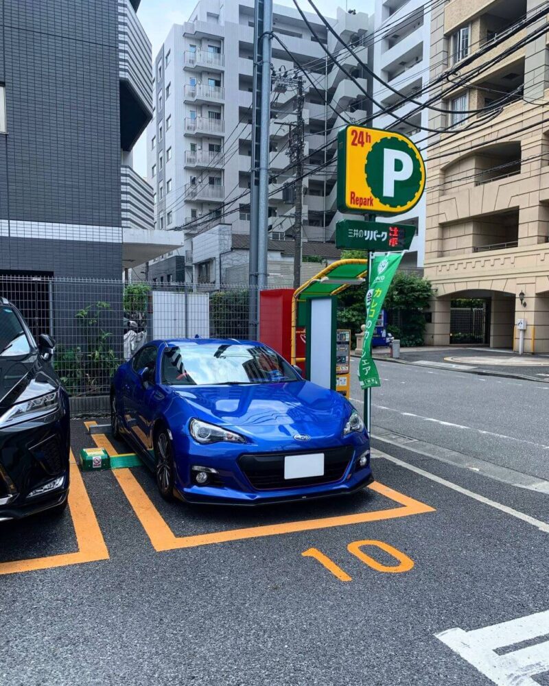 画像：「乗るなら絶対スポーツカー！」ファーストカーはBちゃん♡WRブルーBRZの美人ドライバー | MOBY [モビー]