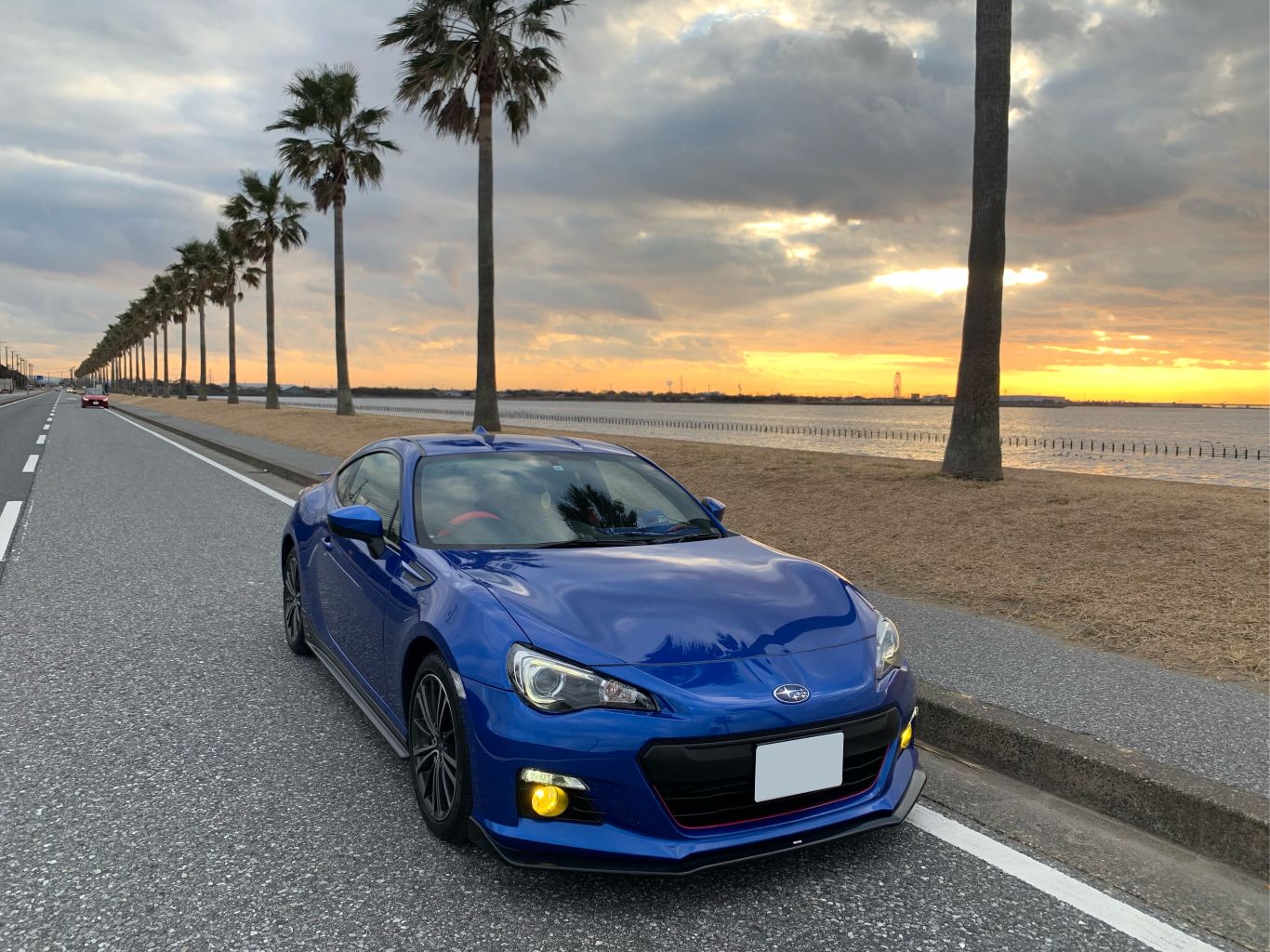 「乗るなら絶対スポーツカー！」ファーストカーはBちゃん♡WRブルーBRZの美人ドライバー | MOBY [モビー]