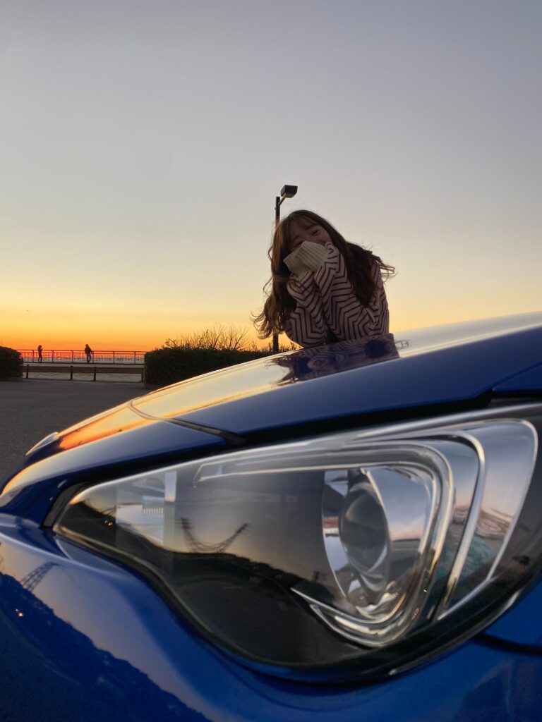 「乗るなら絶対スポーツカー！」ファーストカーはBちゃん♡WRブルーBRZの美人ドライバー | MOBY [モビー]