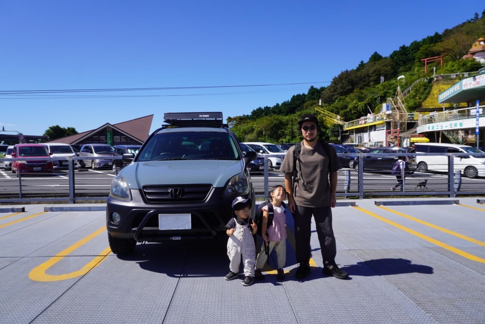 愛車のCR-Vと薪活♪アウトドアファミリーのイケメンパパ | MOBY [モビー]