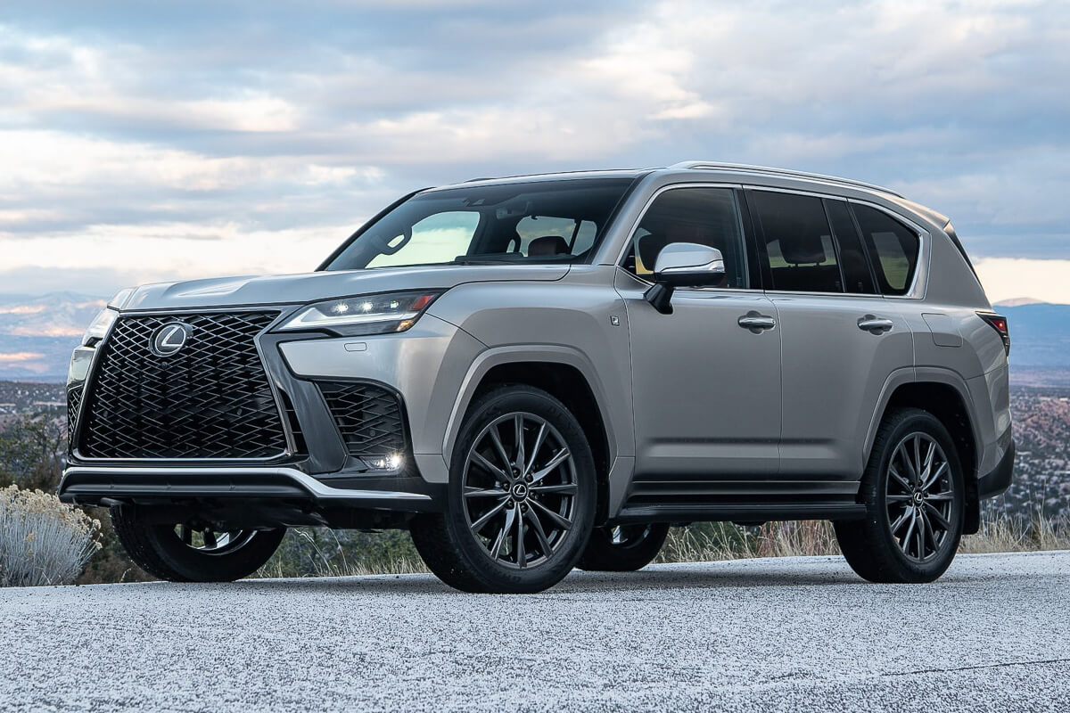 日本未発表！レクサスLXのディーゼル車を目撃、「LX700h」投入にも期待 | MOBY [モビー]