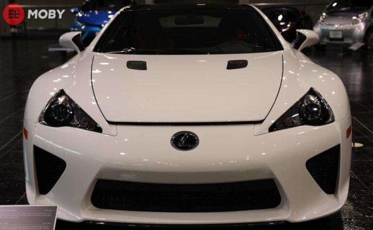 誰の意見も聞かないエンジニアと、伝説のドライバーが作った車《レクサス LFA》【推し車】 | MOBY [モビー]