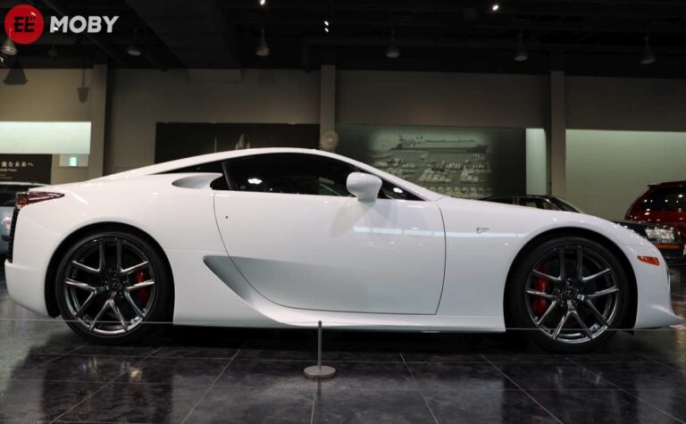 誰の意見も聞かないエンジニアと、伝説のドライバーが作った車《レクサス LFA》【推し車】 | MOBY [モビー]