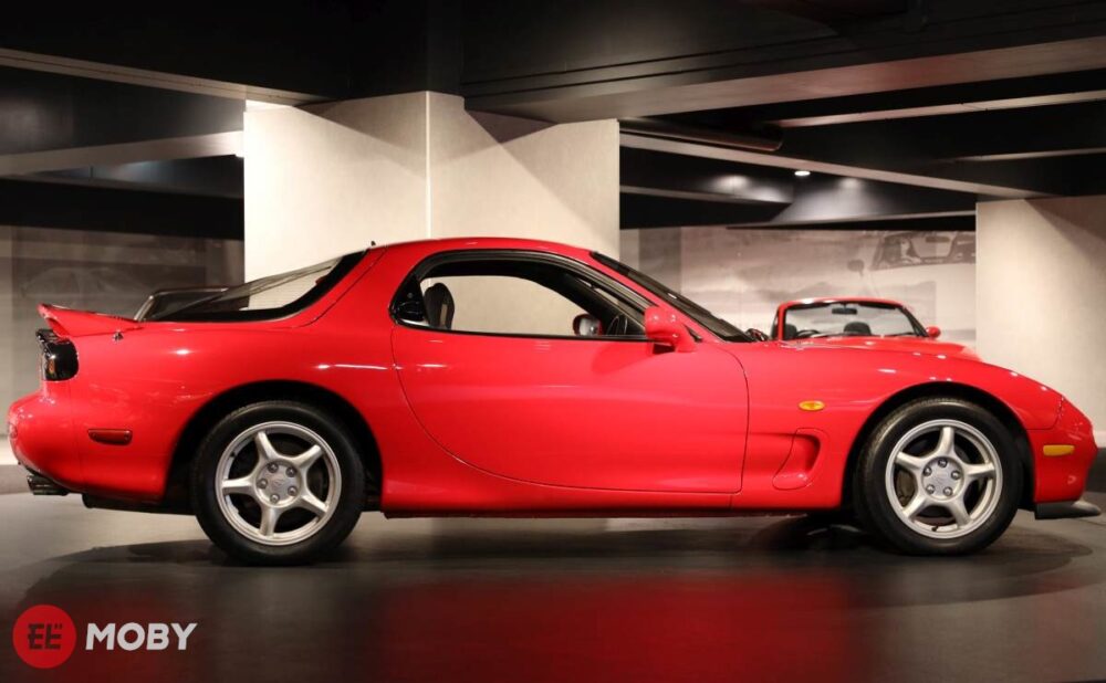 マツダが誇る最高で最後のロータリーFR“ピュア”スポーツ！黄と白はアニメファンからも熱視線…｜マツダ 3代目RX-7（FD3S）【推し車】 | 3ページ目 (4ページ中) | MOBY [モビー]