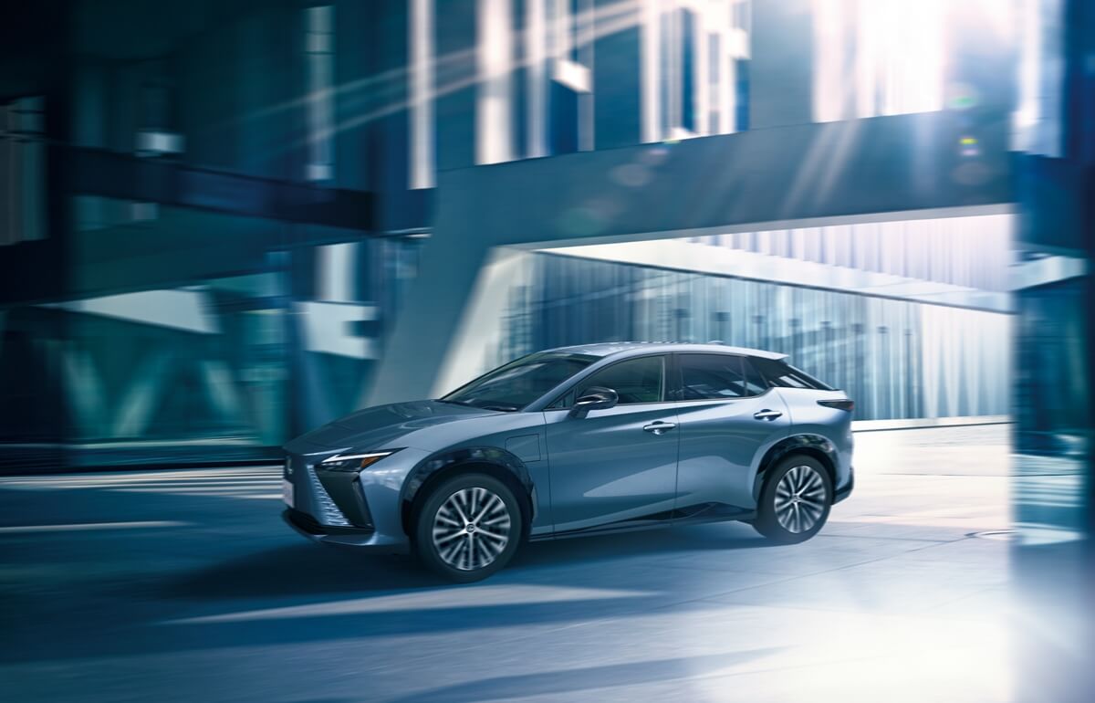 レクサス初のEV専用モデル『RZ450e』発売！ファーストエディションは500台限定 | MOBY [モビー]