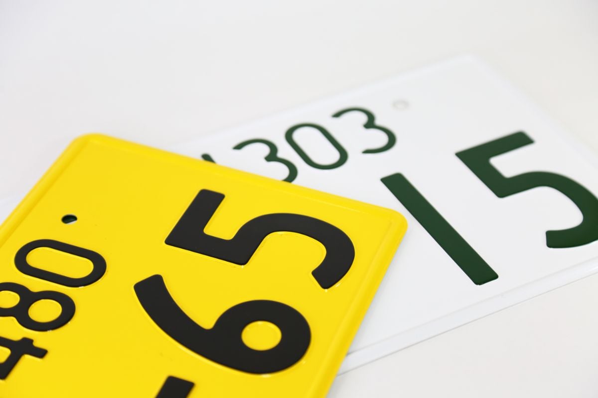 実験で1,080℃の日産リーフが大炎上、BEVを水より早く消火する方法が話題 | MOBY [モビー]