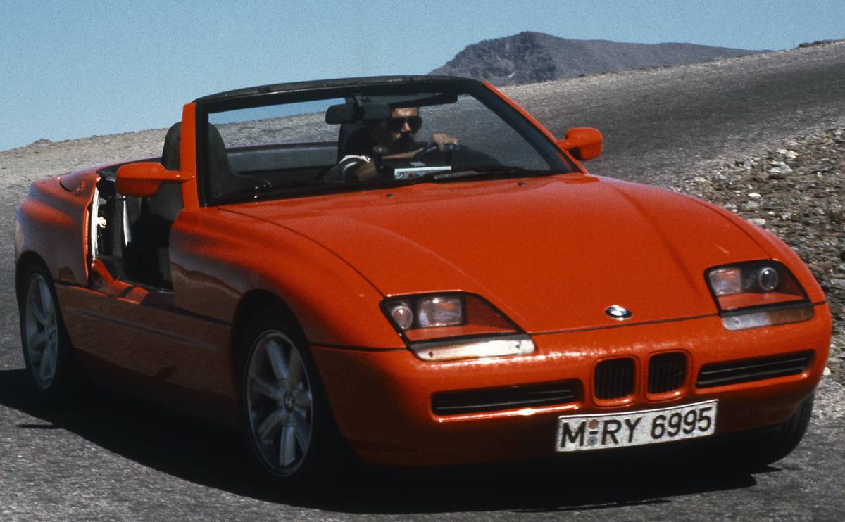 「このドアどうやって開くの？」BMW史上、最も斬新なクルマ・Z1の魅力と珍機能【推し車】 | MOBY [モビー]