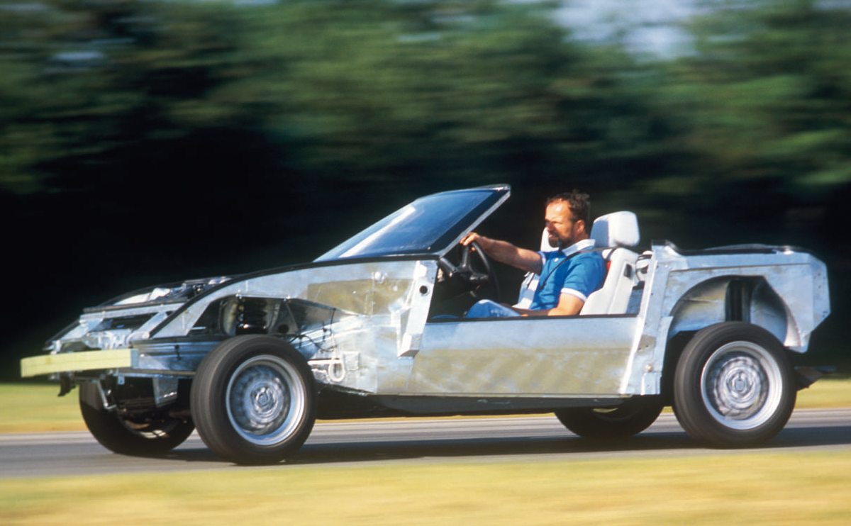 「このドアどうやって開くの？」BMW史上、最も斬新なクルマ・Z1の魅力と珍機能【推し車】 | MOBY [モビー]