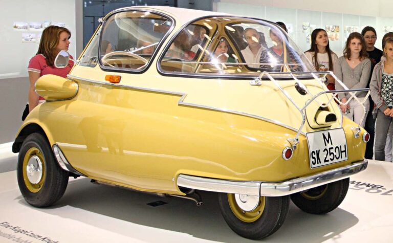 「冷蔵庫みたいだけどカワイイ！」イタリア生まれのシャレた型破り1ドア車・イセッタ【推し車】 | MOBY [モビー]