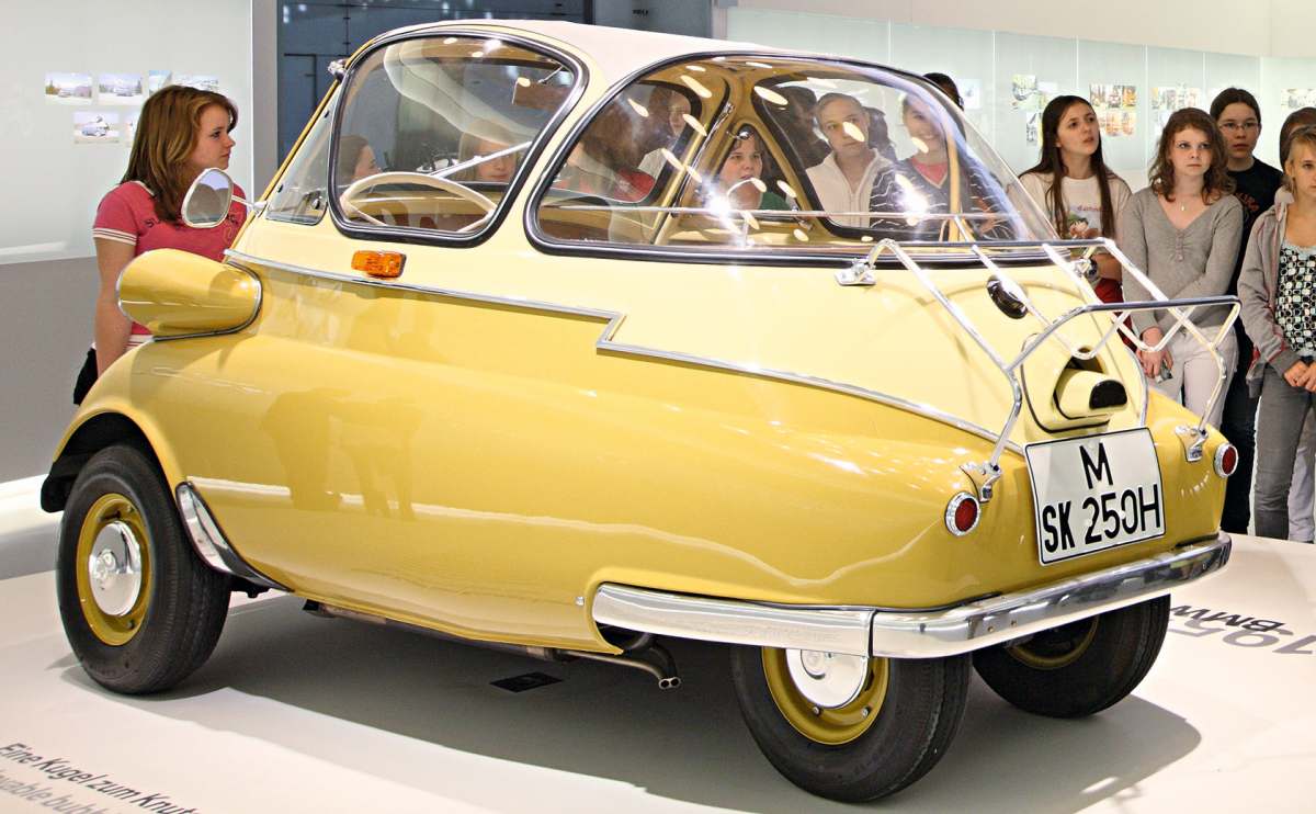 「冷蔵庫みたいだけどカワイイ！」イタリア生まれのシャレた型破り1ドア車・イセッタ【推し車】 | MOBY [モビー]