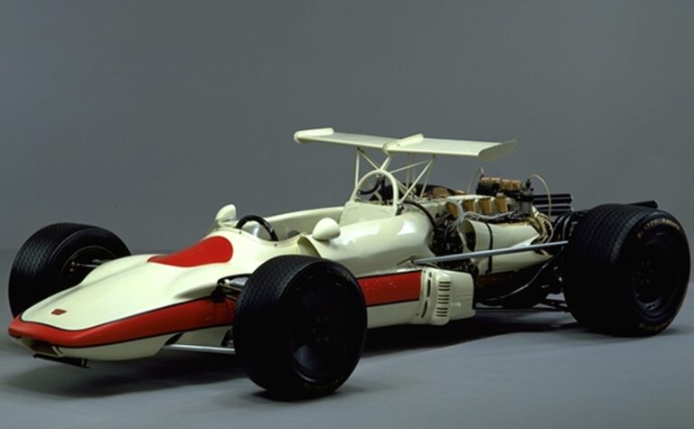 ついに現れた“ホンドーラ”の本命「RA301」！第1期ホンダF1最強マシンが未勝利に終わった理由【推し車】 | MOBY [モビー]