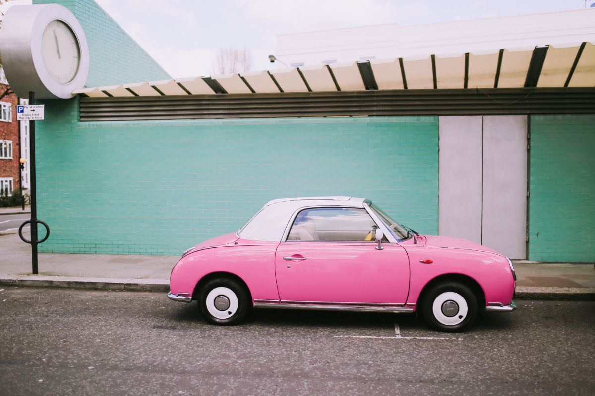 他のドライバーからの視線よりも“アレ”が気になる？あえて『派手色の車』に乗るオーナーあるある3選 | 2ページ目 (2ページ中) | MOBY ...