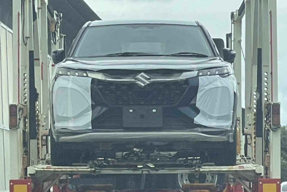 スズキ新型コンパクトSUV『フロンクス』日本仕様車捉えた！全長約4mで『ライズ』対抗馬に？ | MOBY [モビー]