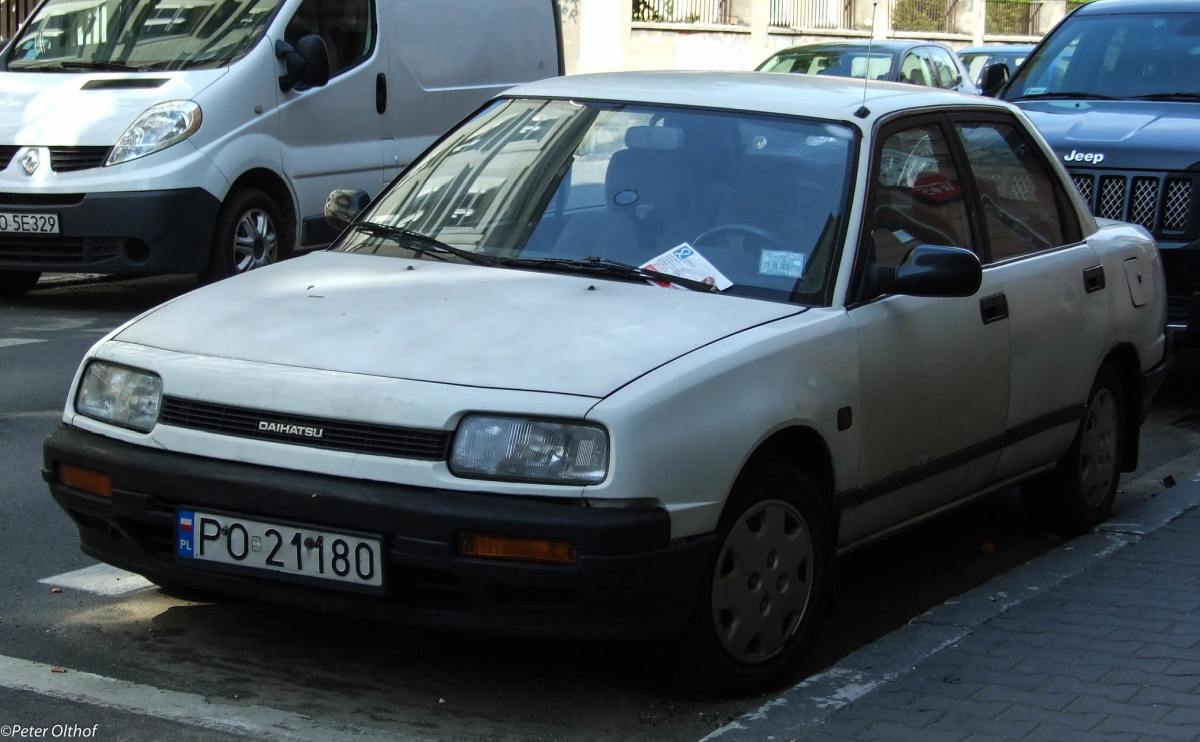 「期待されるも最後は“燃えた”クルマ」ダイハツ最後の？オリジナルフラッグシップサルーン・アプローズ【推し車】 | MOBY [モビー]