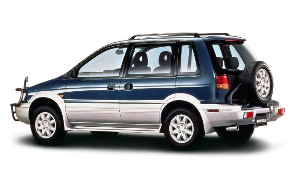 スライドドアと超ロングスライドリヤシートのSUVが今こそ欲しい！RVブームの申し子、三菱 RVR（初代／2代目）【推し車】 | MOBY [モビー]