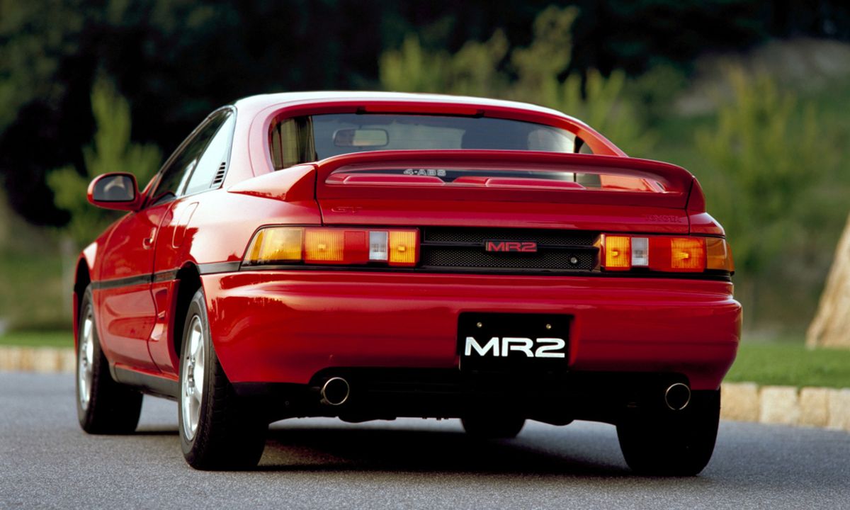 「乗るな」と酷評された初期型から改良進め「最高のスポーツカー」へ…遅咲きの傑作国産MRスポーツ、トヨタ SW20型MR2【推し車】 | 3ページ目 (3ページ中) | MOBY [モビー]