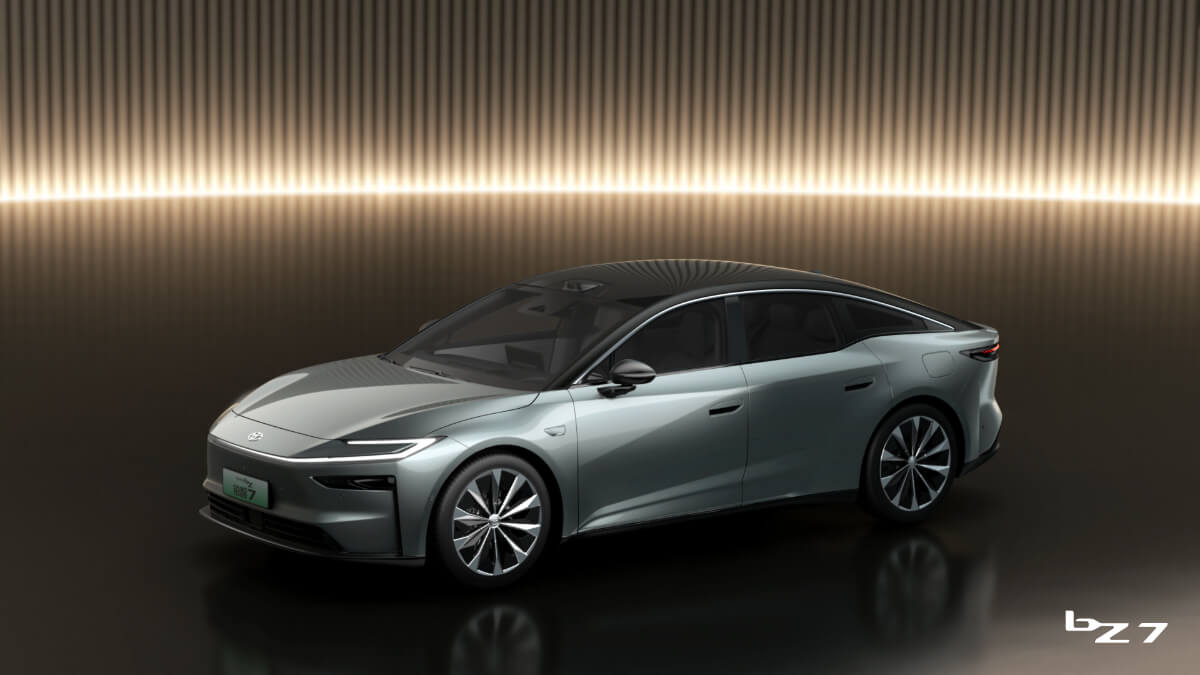 トヨタ新型BEV「bZ7」発表！GACと共同開発し最新の知能化技術搭載、全長5m超えの中国向けフラグシップセダンに | MOBY [モビー]