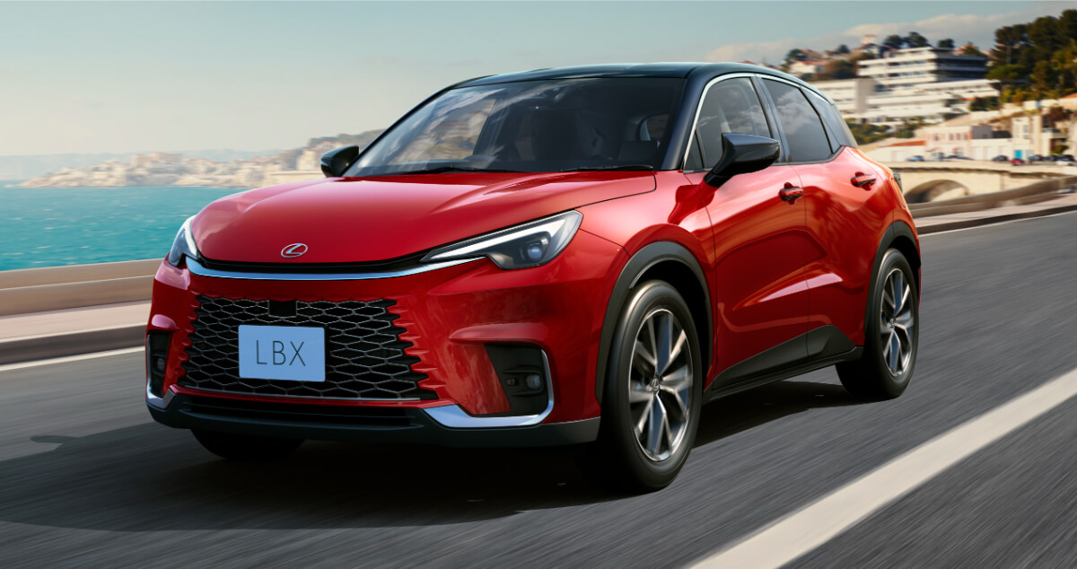 レクサス「LBX」が一部改良！静粛性向上＆テストコース下山で“上質な走り”進化、さらにスポーティな“Active”登場！ | MOBY [モビー]