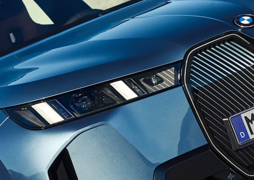 BMW「iX」が一部改良！ブランド史上最長の一充電走行距離を実現 | MOBY [モビー]