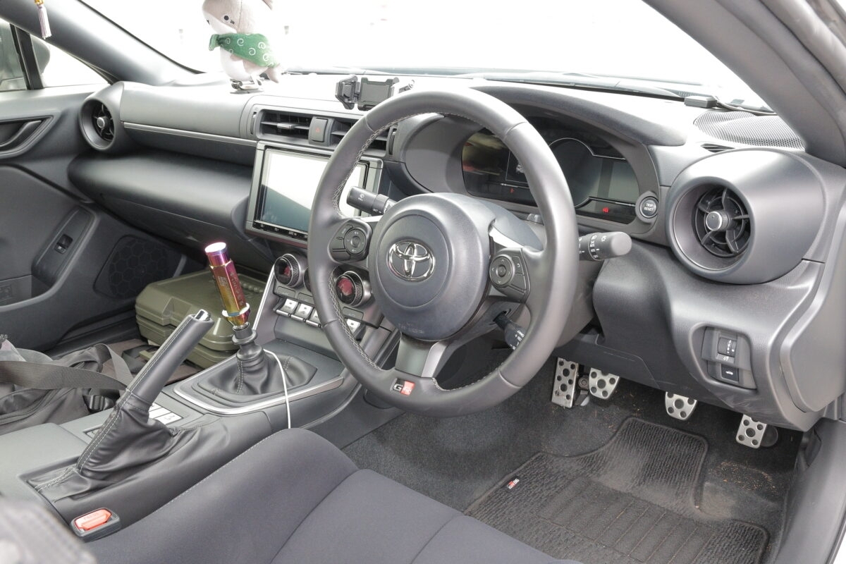 試乗で魅かれたFRクーペ！ コーナリング性能を磨きつつ、これから楽しみが尽きない一台 トヨタ GR86【みんなのクルマ】 | MOBY [モビー]