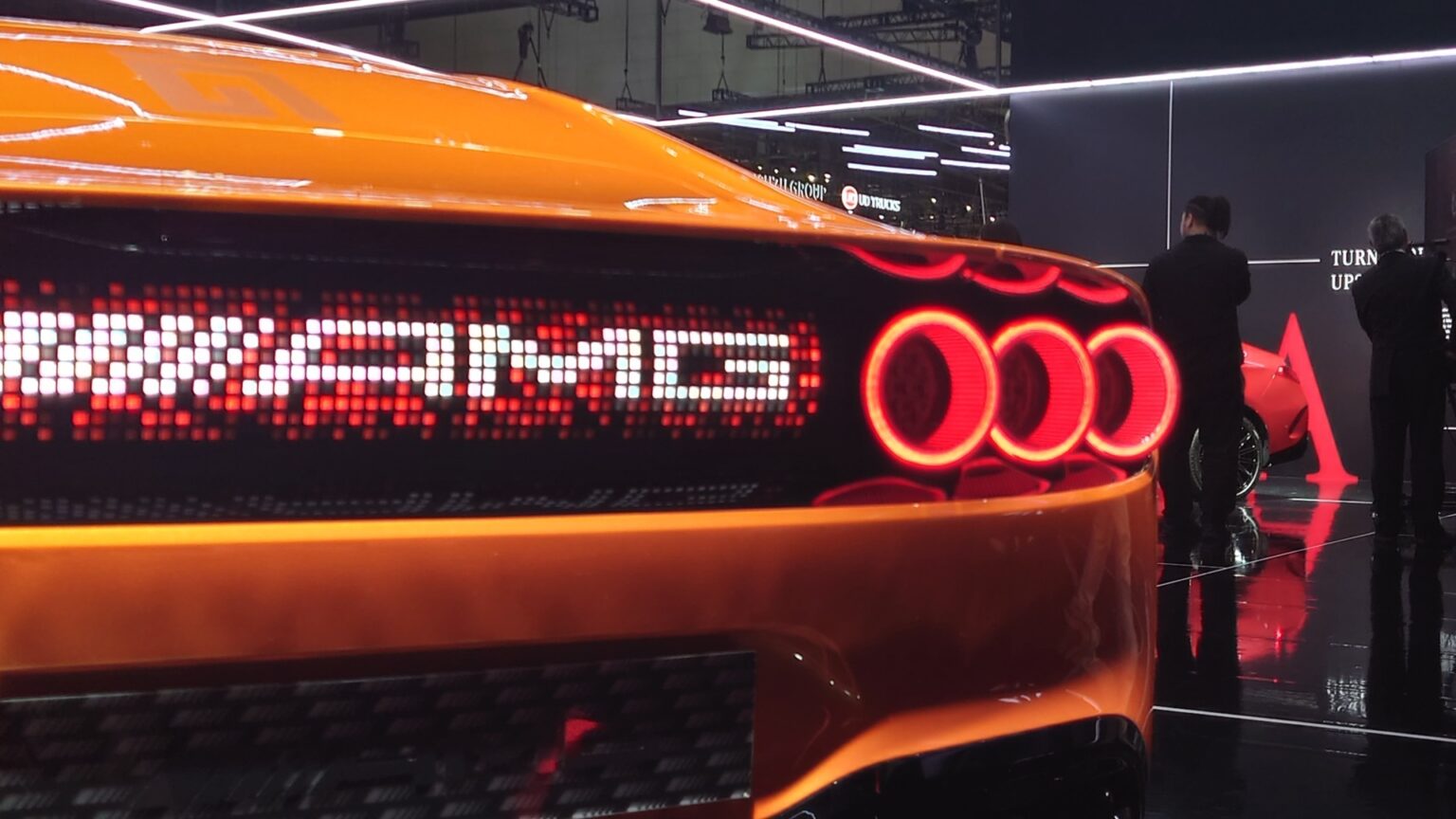 発光ギミック満載！メルセデスAMG「GT XX」公開でSNS大沸騰—未来的デザインがすごい | MOBY [モビー]