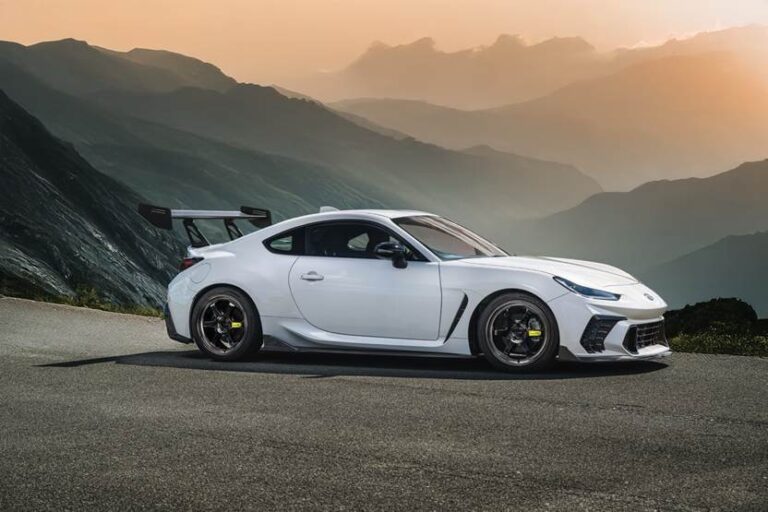 フォーミュラDのワンメイクホイールにも選ばれた“MID RACING”の王道6本スポーク！「R06」の魅力に迫る | MOBY [モビー]